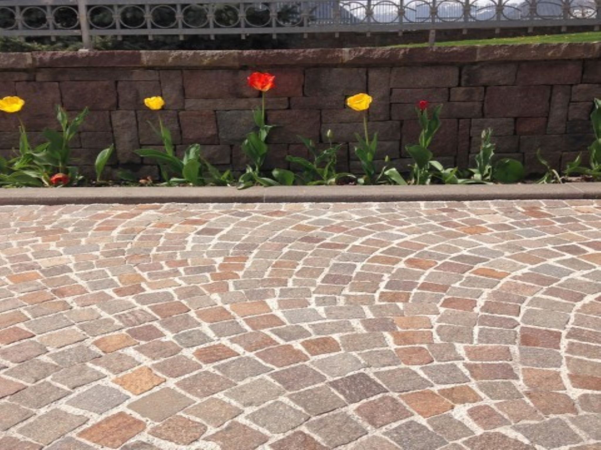 Kleinpflasterstein - Südtiroler Porphyr 8-10 cm in Big Bags - Stein & Co